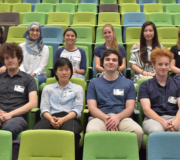 Students head into the labs for Summer Research Program - Queensland ...